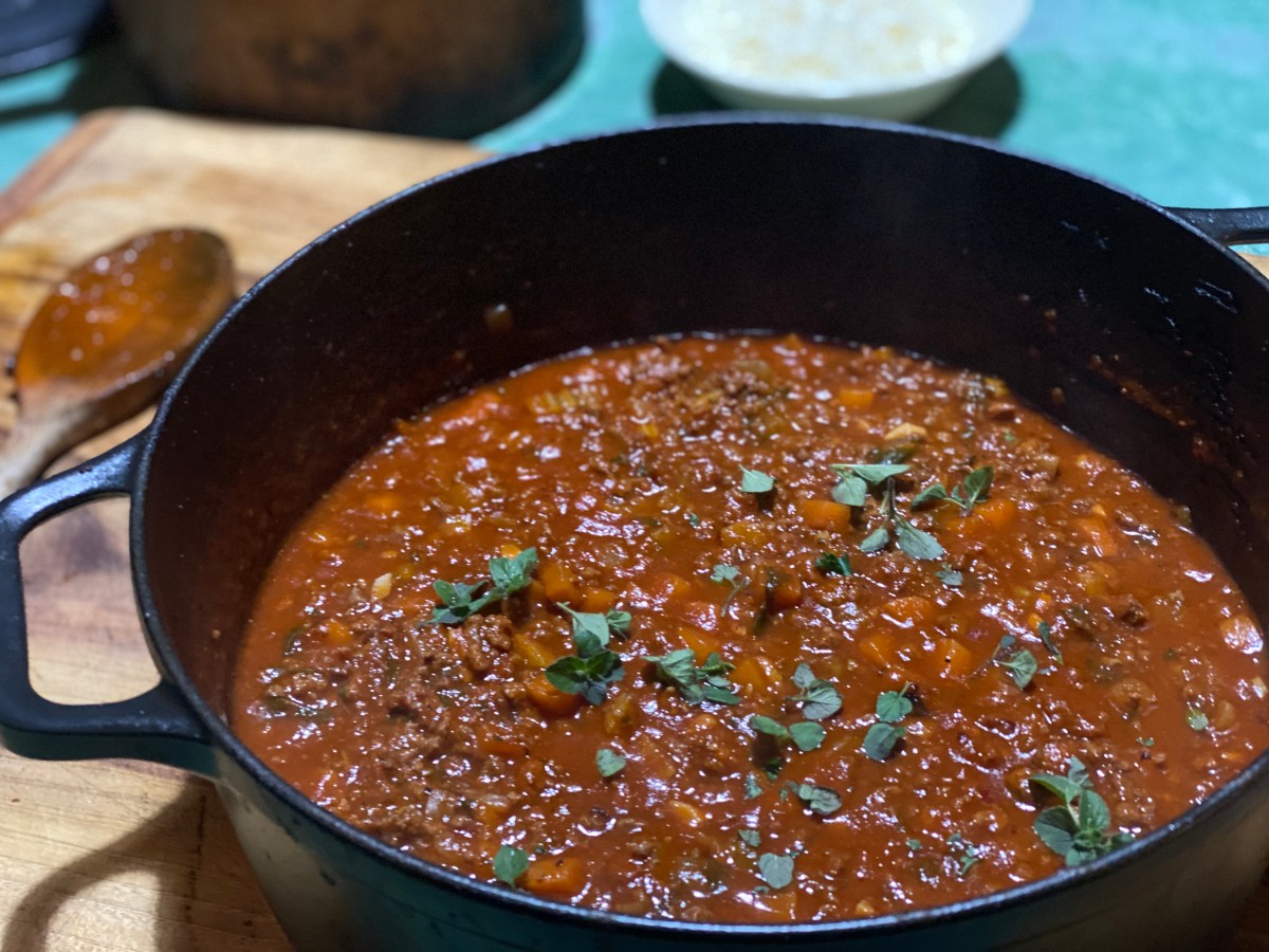 spaghetti bolognese, aka spag bog, on the bbq – foodisthebestshitever